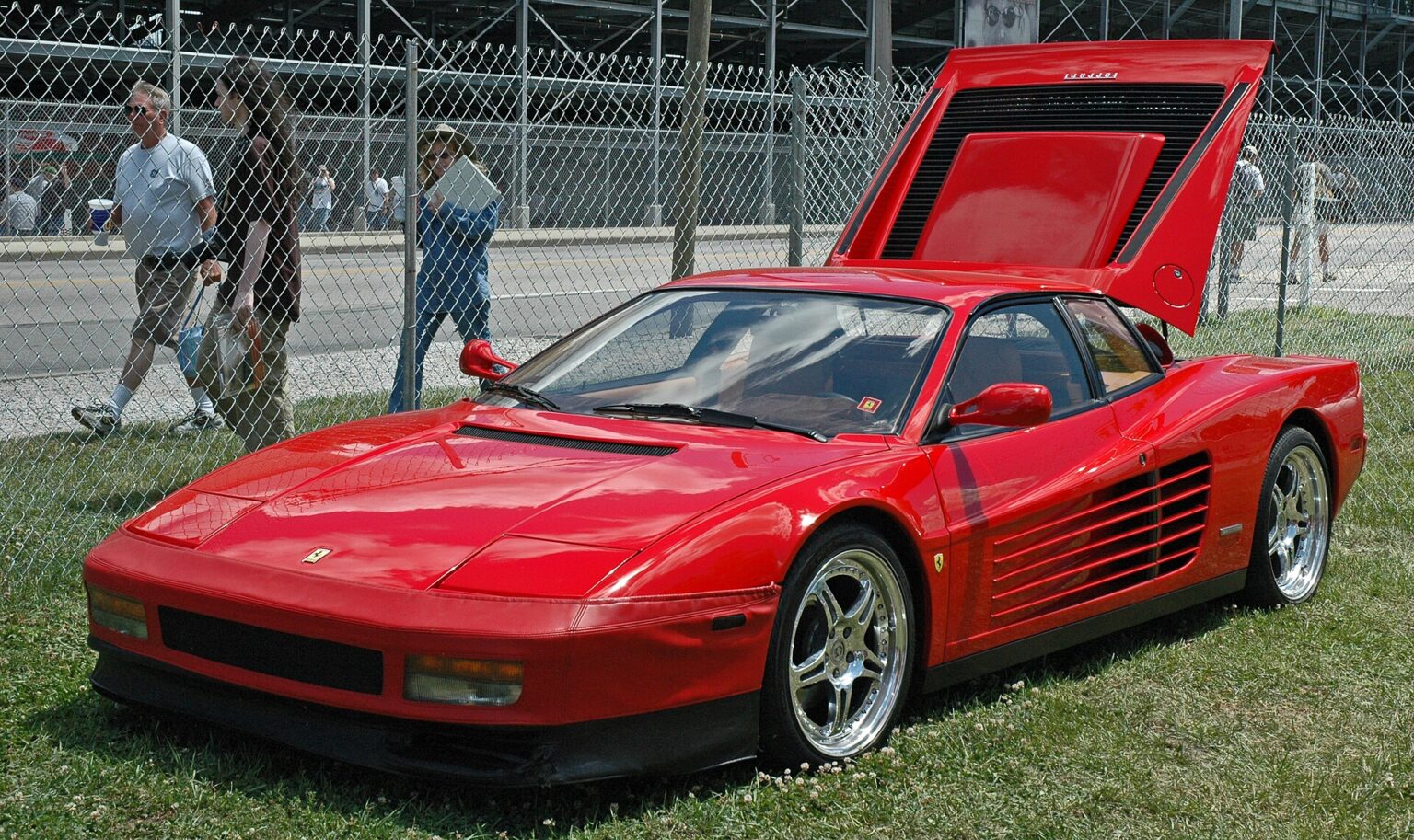 Galeria: Ferrari resgata ícone Testarossa como híbrido plug-in - evdrops