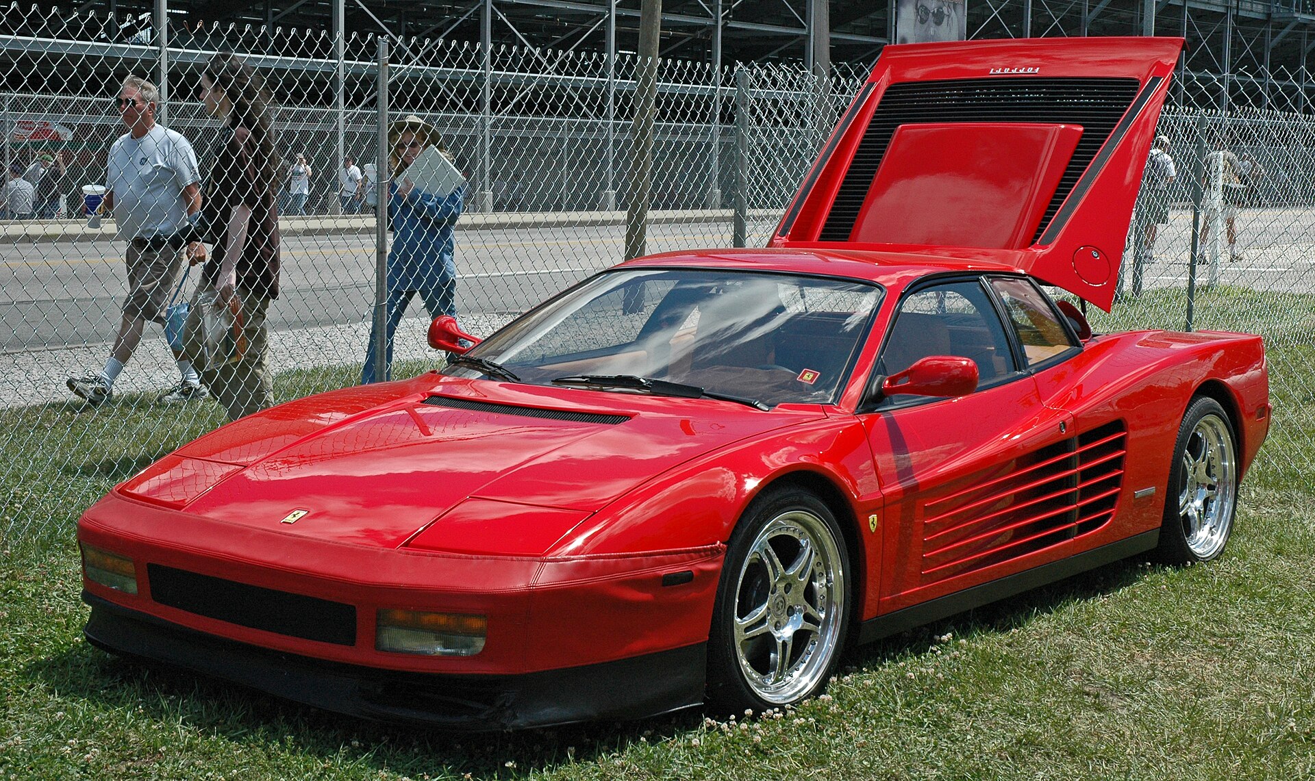 Galeria: Ferrari resgata ícone Testarossa como híbrido plug-in - evdrops